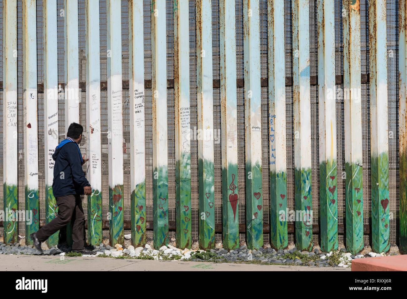 Borderline mexico hi-res stock photography and images - Alamy