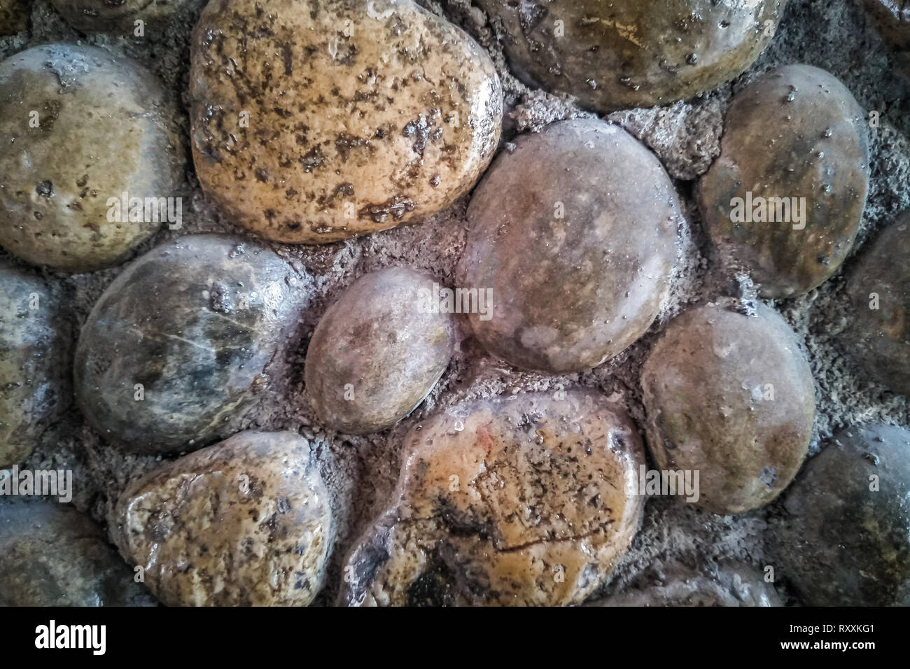 Stone wall rounded stones hi-res stock photography and images - Alamy