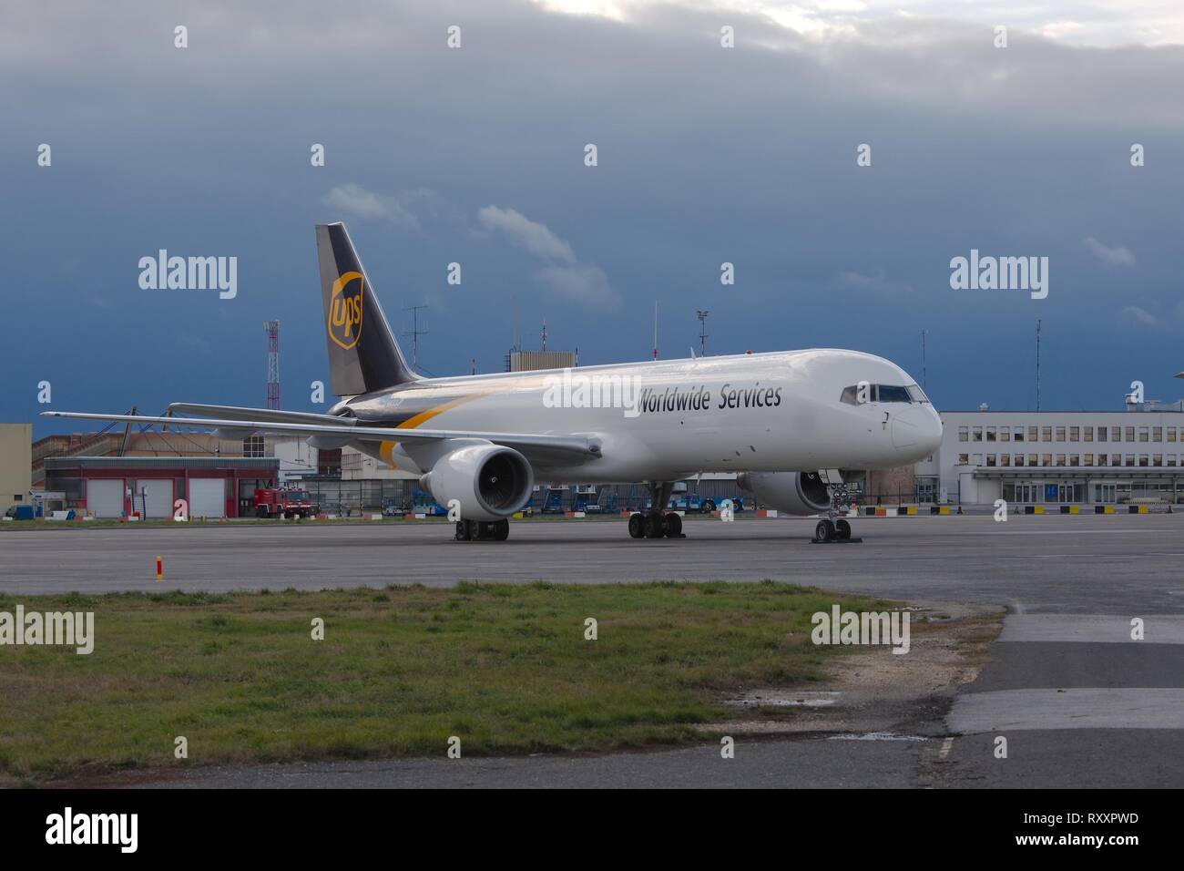 Ups cargo aircraft hi-res stock photography and images - Alamy