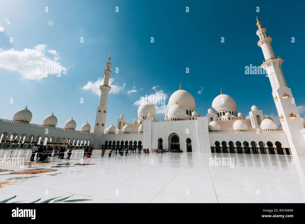 Sheikh zayed grand mosque sky hi-res stock photography and images - Alamy