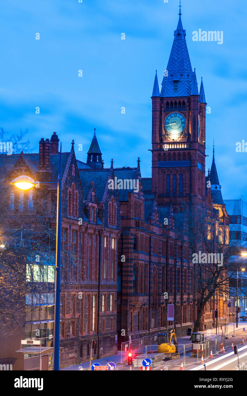 Liverpool university clock tower hi-res stock photography and images ...
