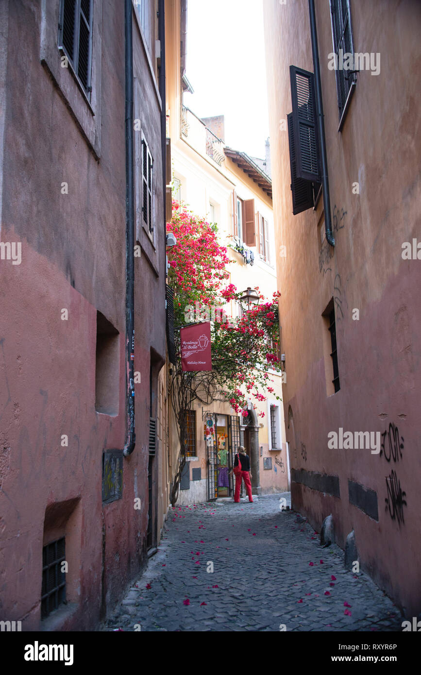 Rome side streets hi-res stock photography and images - Alamy