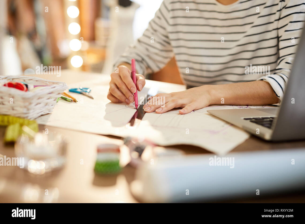 Work fashion designer couturier hi-res stock photography and images - Alamy