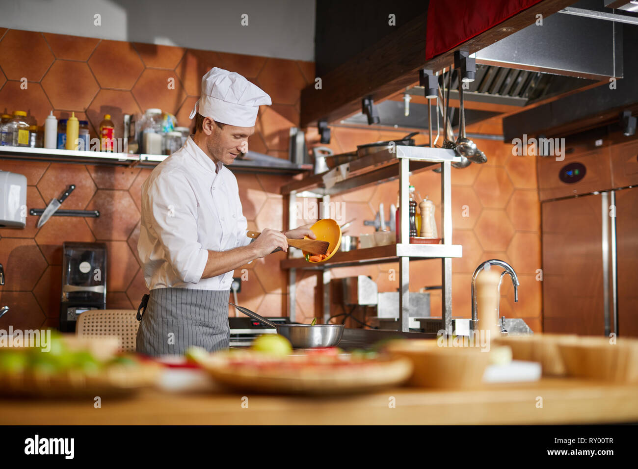 Professional chef hi-res stock photography and images - Alamy