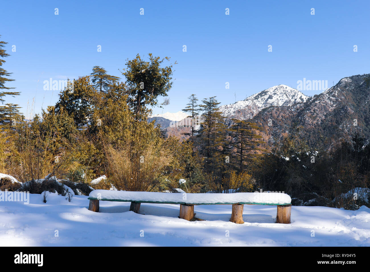 Winter snow covered mountain peaks in India Stock Photo - Alamy