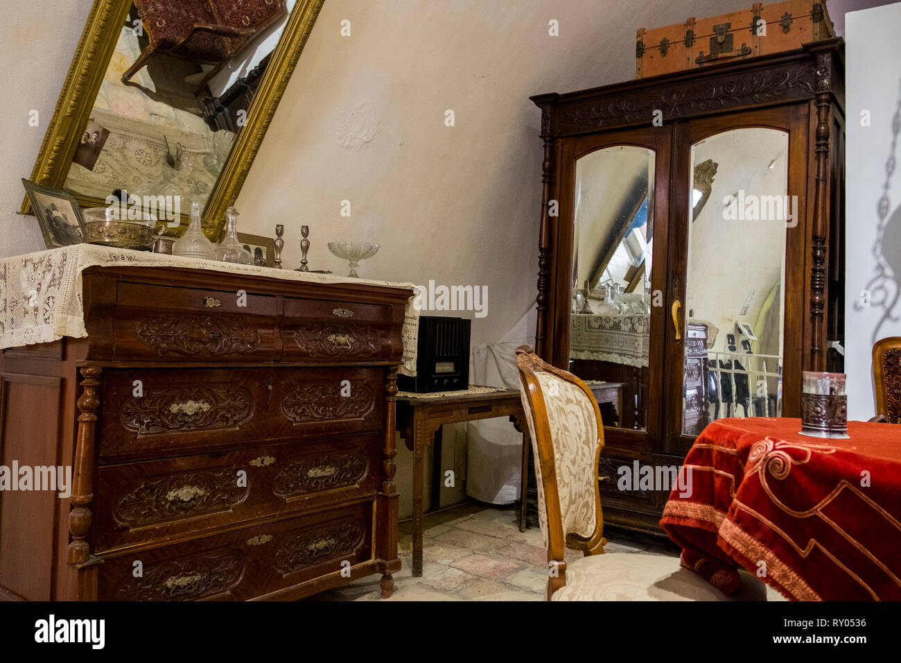 Example of a bed room at the Yishuv Court Museum in the Old City in ...