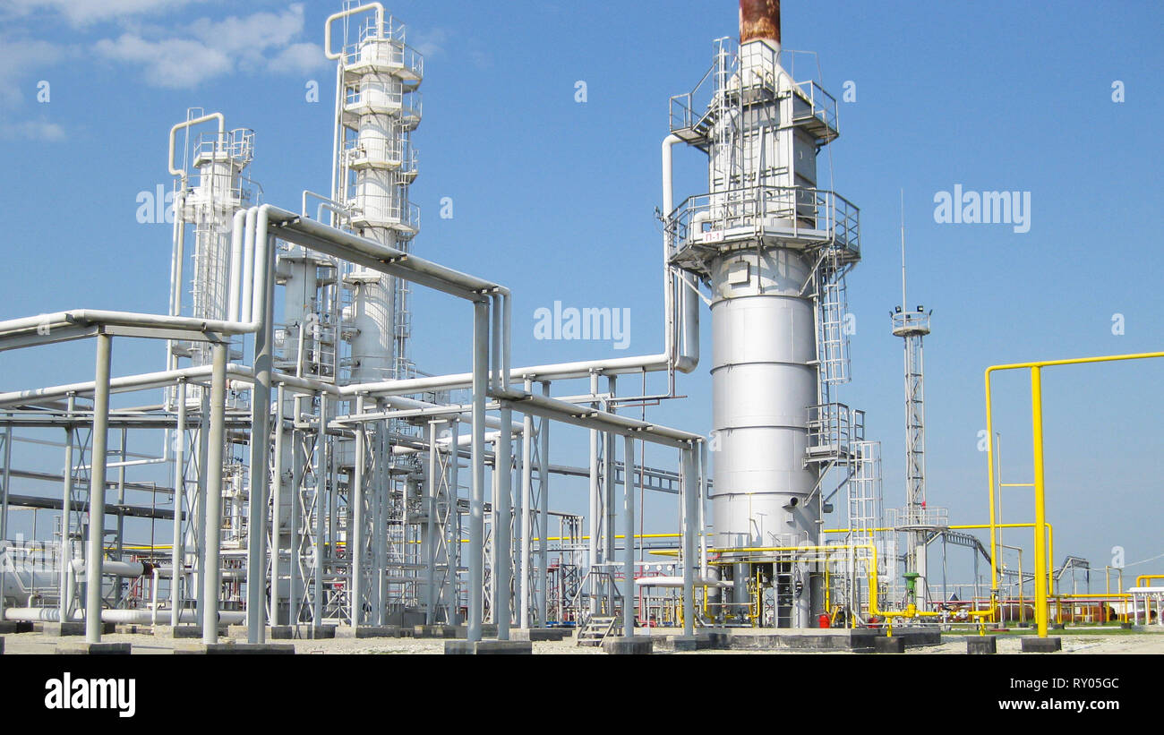 Oil refinery. Equipment for primary oil refining Stock Photo - Alamy