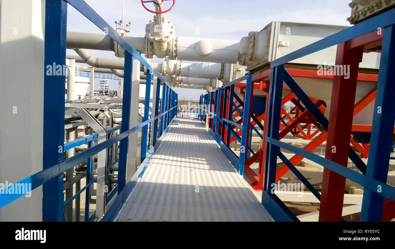 Steel service platform and stairs. Equipment refinery Stock Photo - Alamy