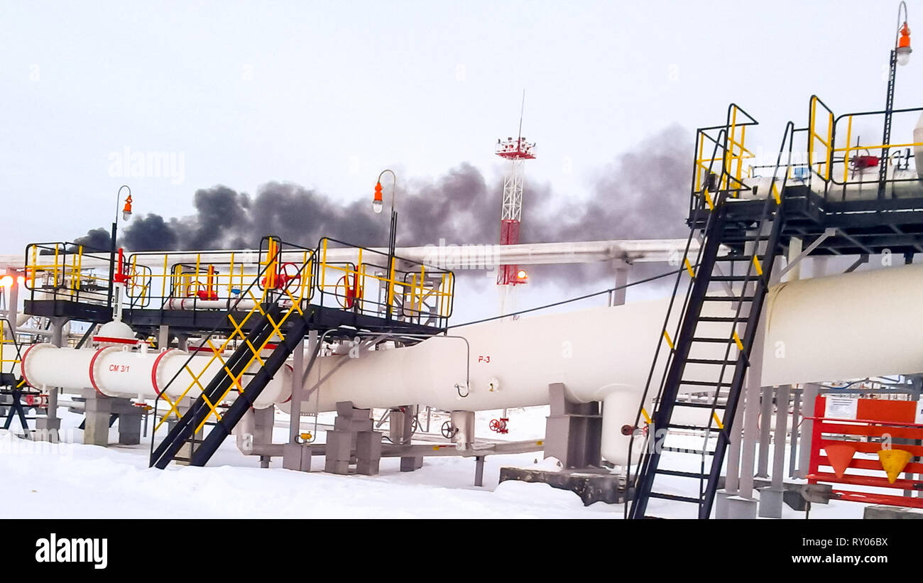 The end phase divider is tubular. Equipment for separating water from ...