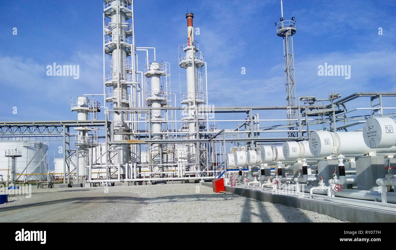 The oil refinery Stock Photo - Alamy