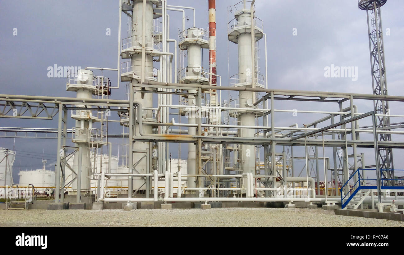 The oil refinery Stock Photo - Alamy