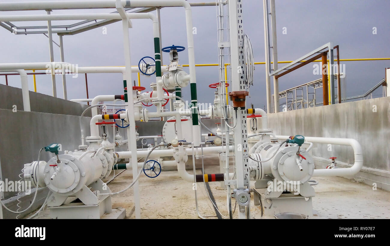 Petroleum products rectification hi-res stock photography and images ...