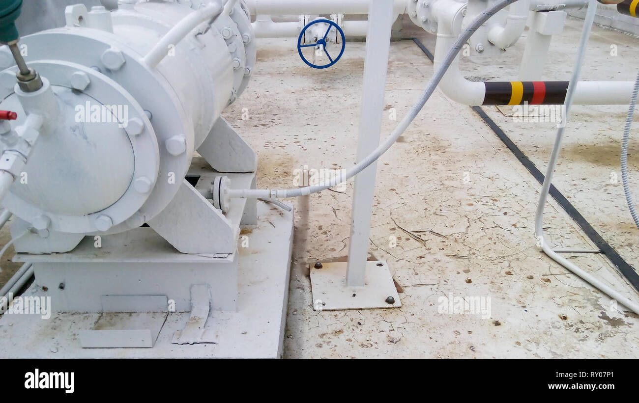 Oil refining hydrogen hi-res stock photography and images - Alamy