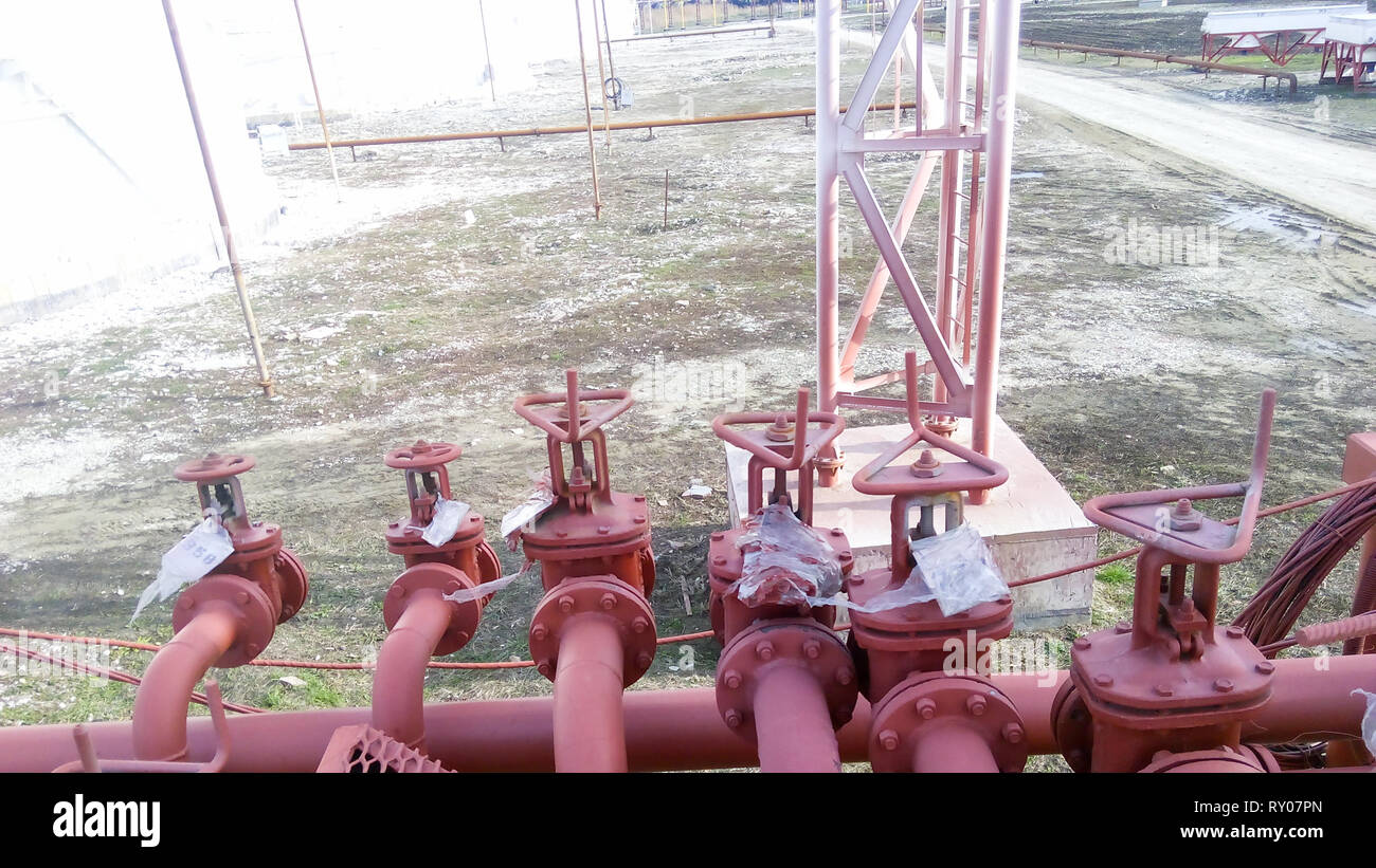 Valves on the pipeline for pumping oil Stock Photo - Alamy