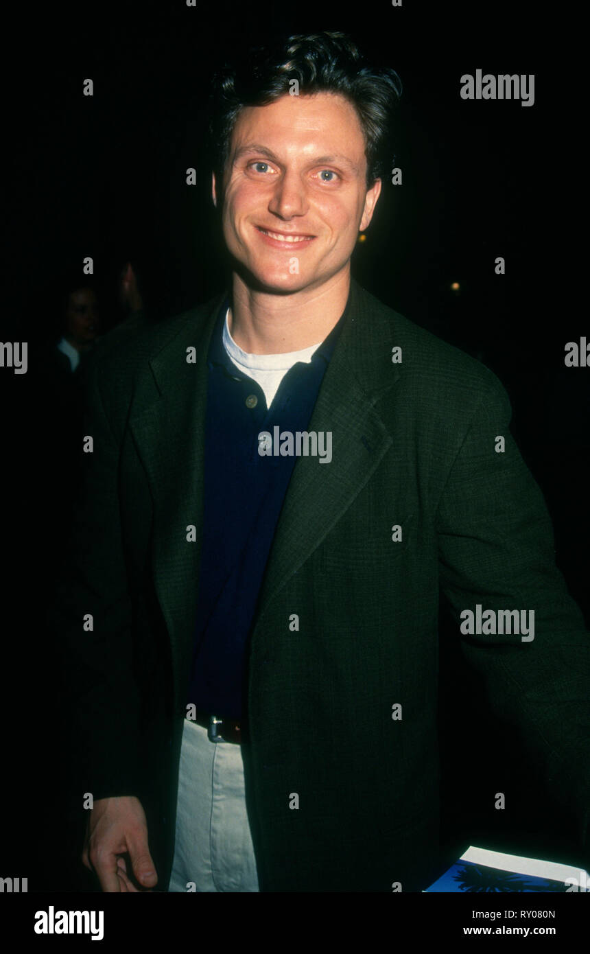 LOS ANGELES, CA - FEBRUARY 16: Actor Tony Goldwyn attends United ...