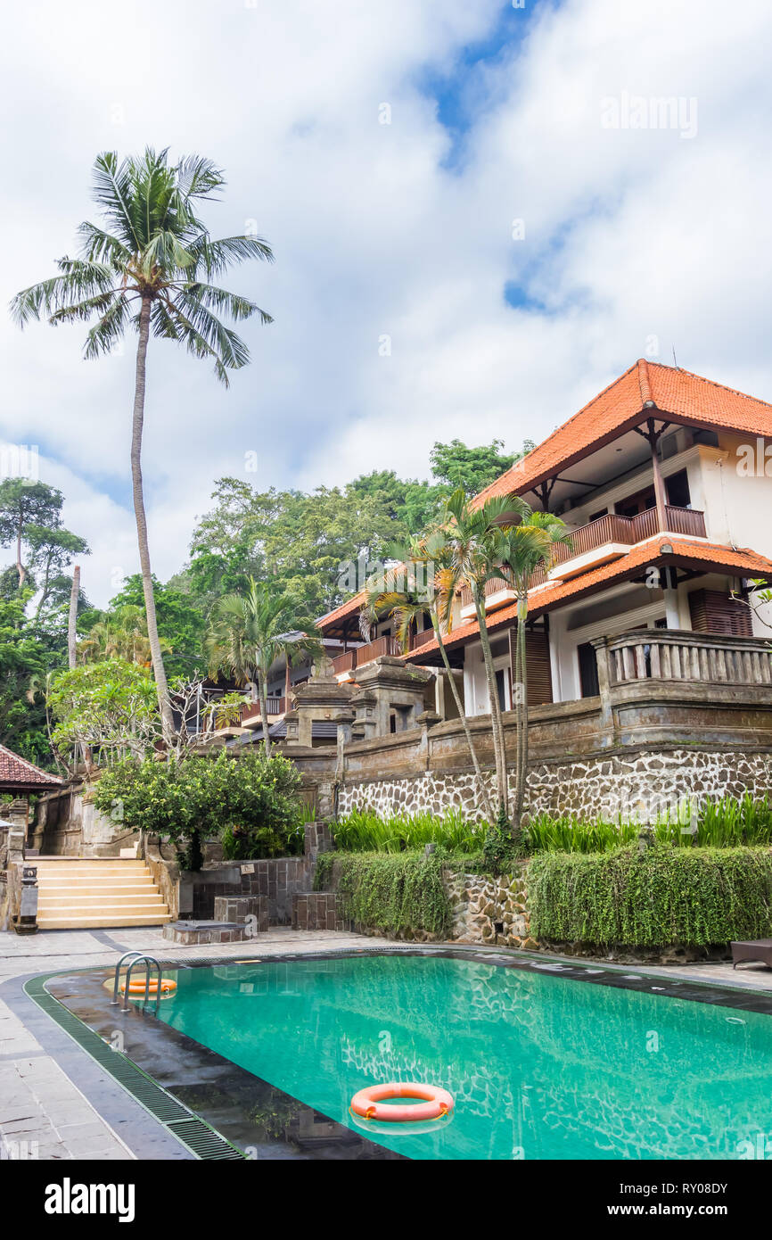 Tourist hotel with swimming pool in Ubud, Indonesia Stock Photo - Alamy