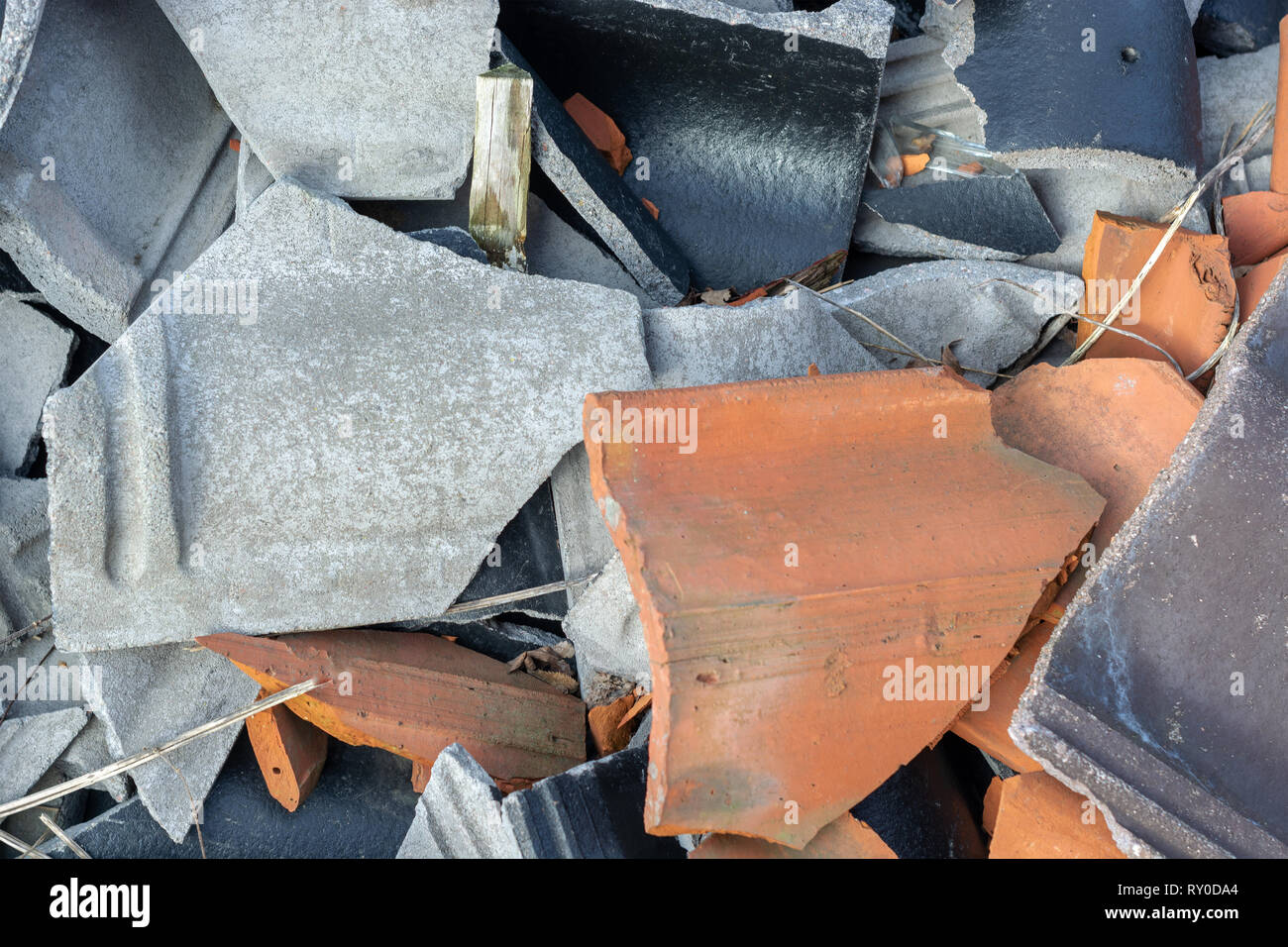 Old concrete wall broken tiles hi-res stock photography and images - Alamy
