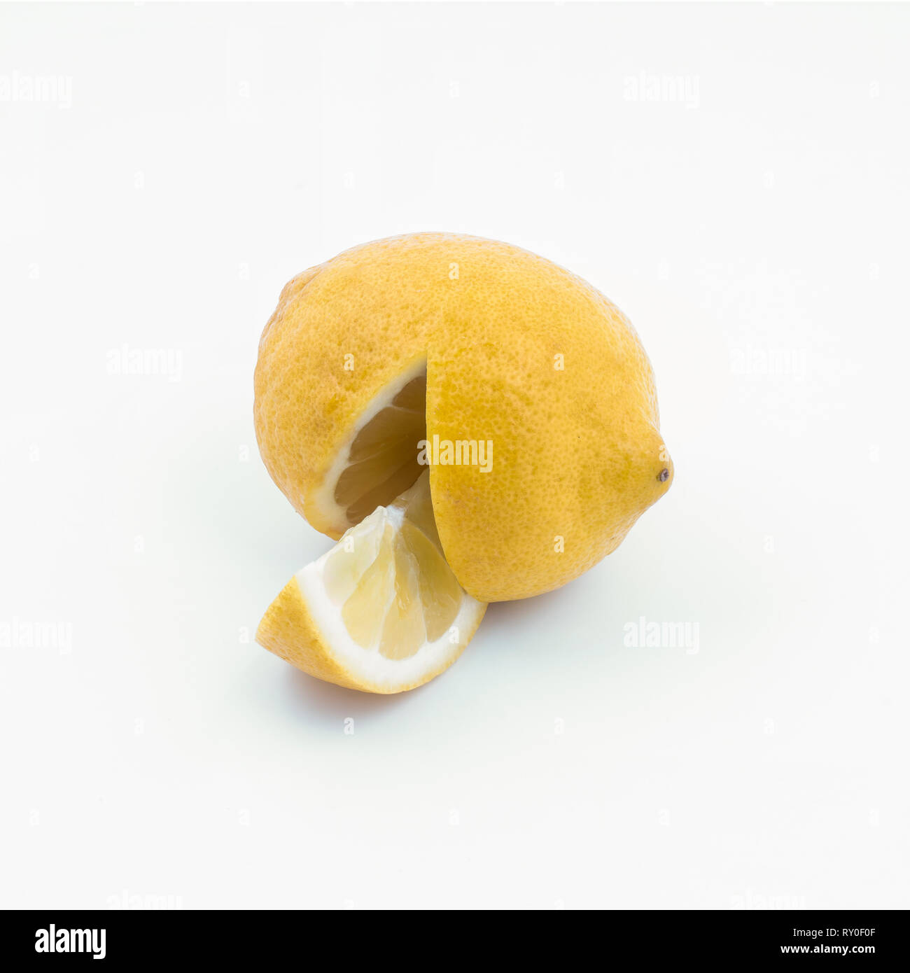 How to cut a lemon hi-res stock photography and images - Alamy