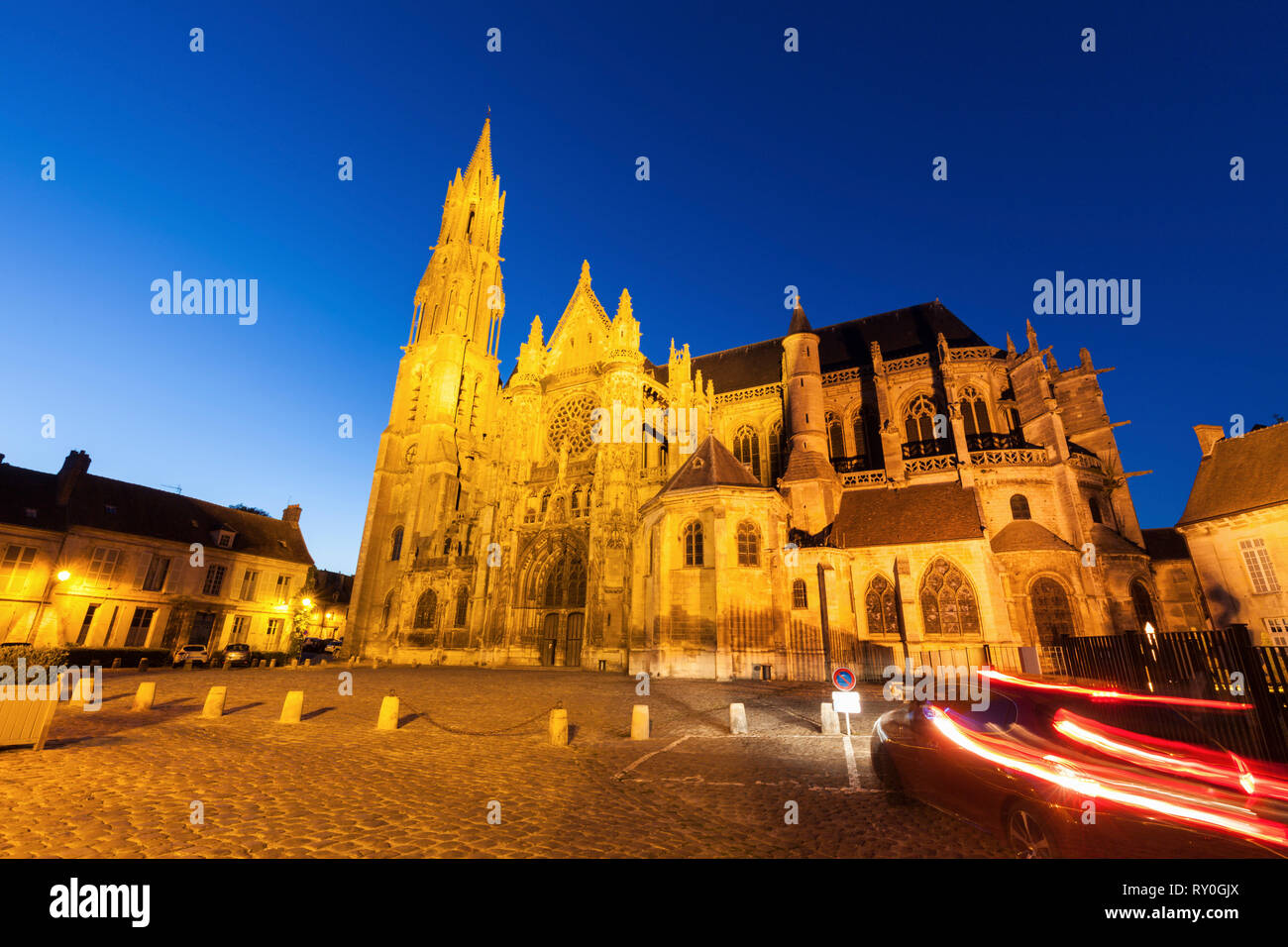 Cathedral notre dame of senlis hi-res stock photography and images - Alamy