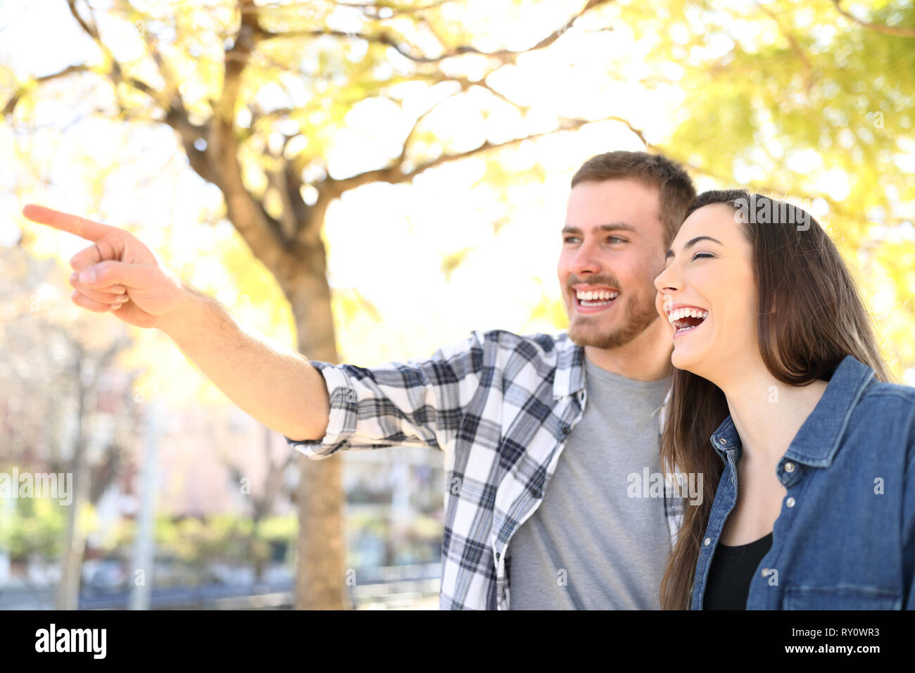 Pointing and laughing hi-res stock photography and images - Alamy