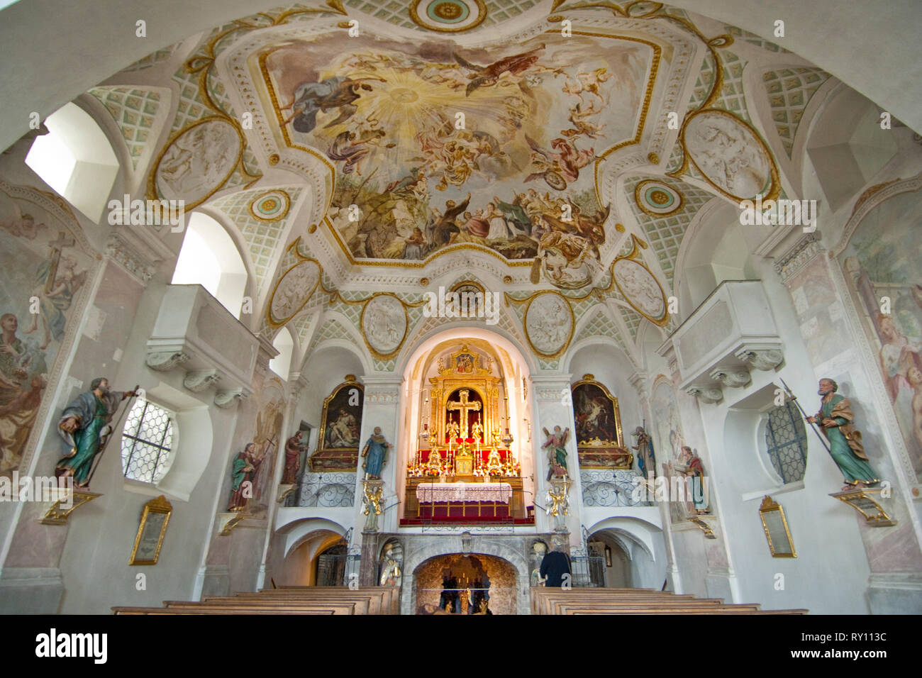 Deutschland, Bayern, Oberbayern, Bad Tölz, Heilig-Kreuz-Kirche auf dem Kalvarienberg Stock Photo ...
