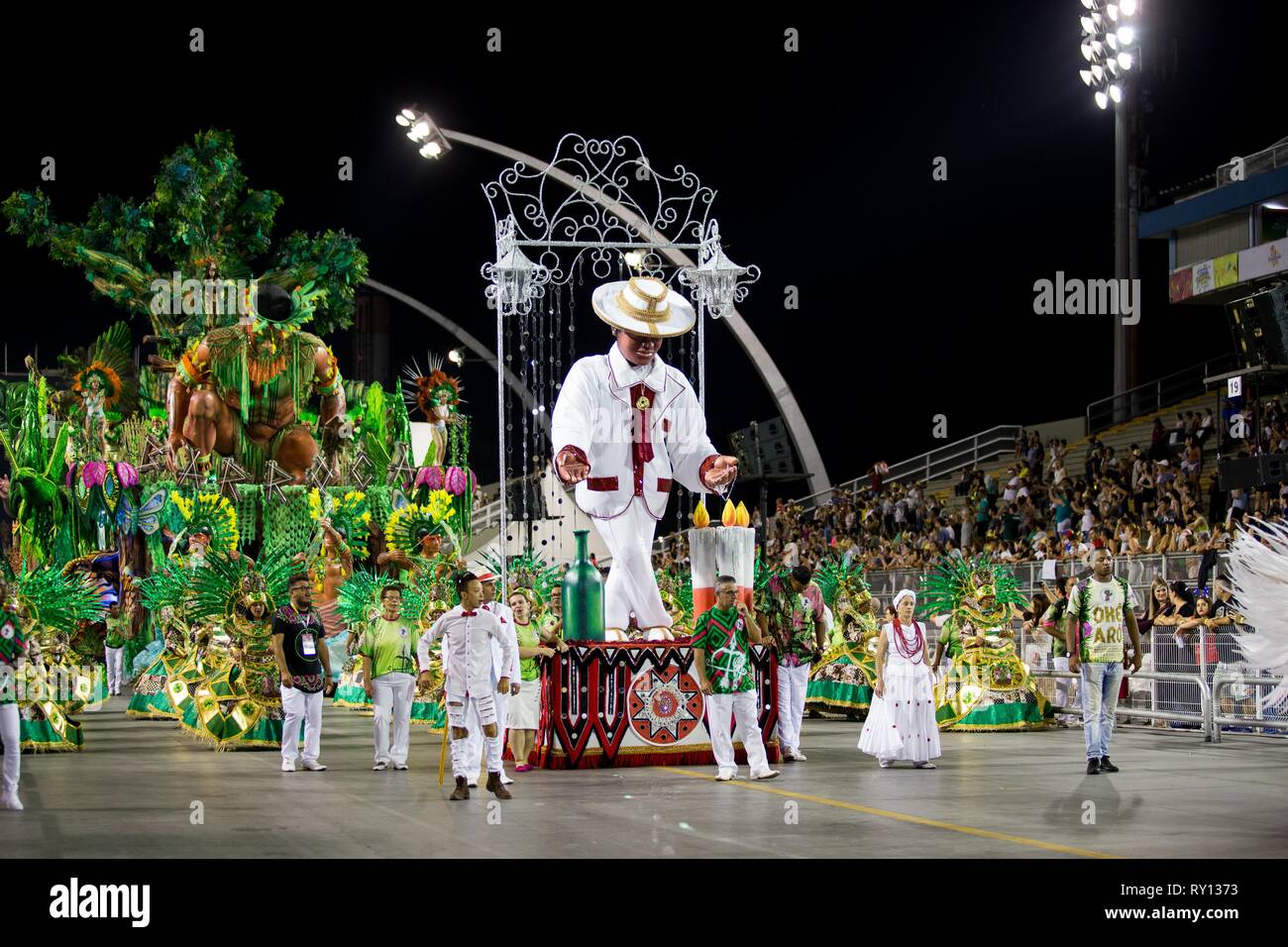 Sao Paulo, Sao Paulo, Brazil. 8th Mar, 2019. Members of Barroca Zona ...
