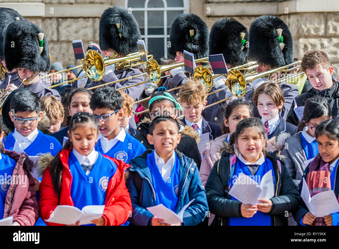 Singing national anthem school hi-res stock photography and images - Alamy