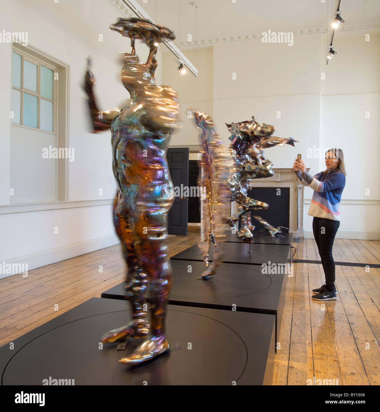 12 leading international artists hi-res stock photography and images ...