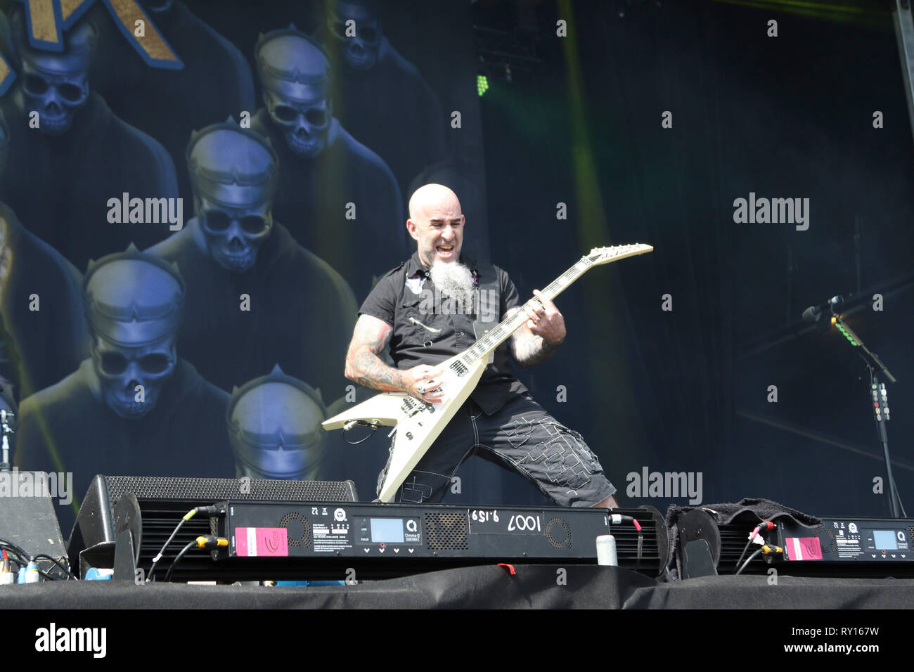 Guitarist scott ian hi-res stock photography and images - Alamy