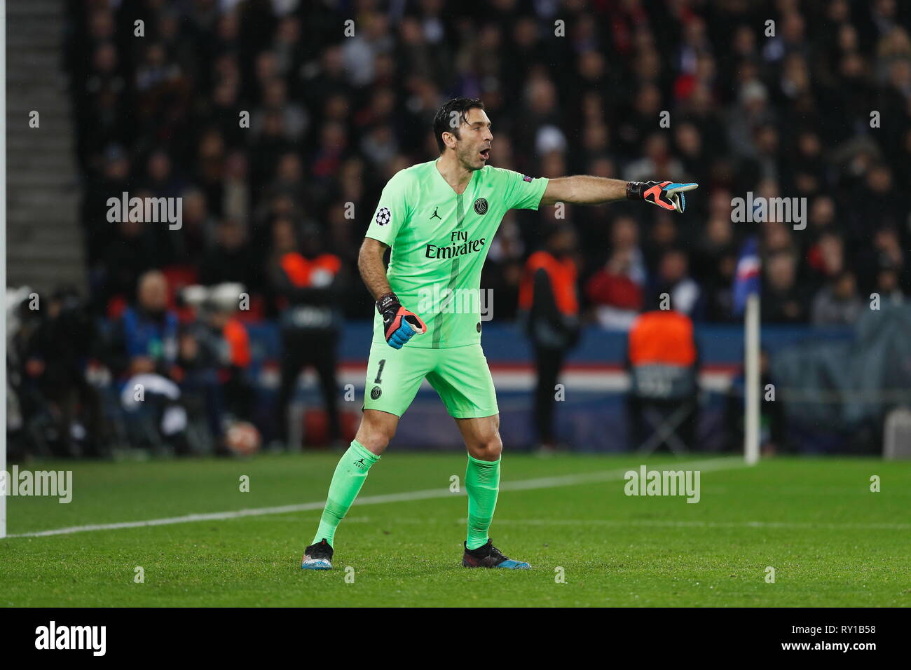 Gianluigi buffon paris saint germain hi-res stock photography and ...