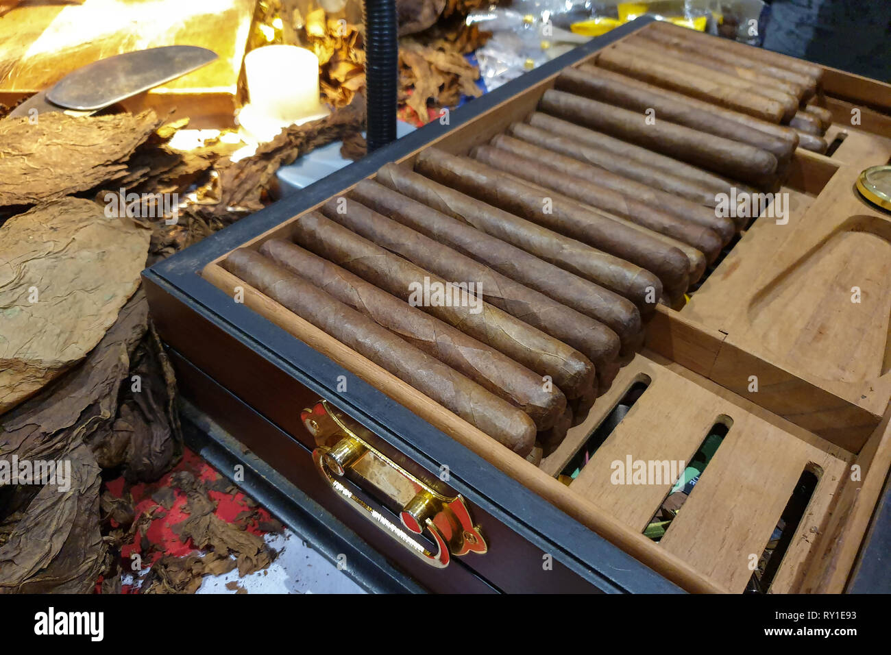 Cuban Cigar Factory High Resolution Stock Photography and Images - Alamy
