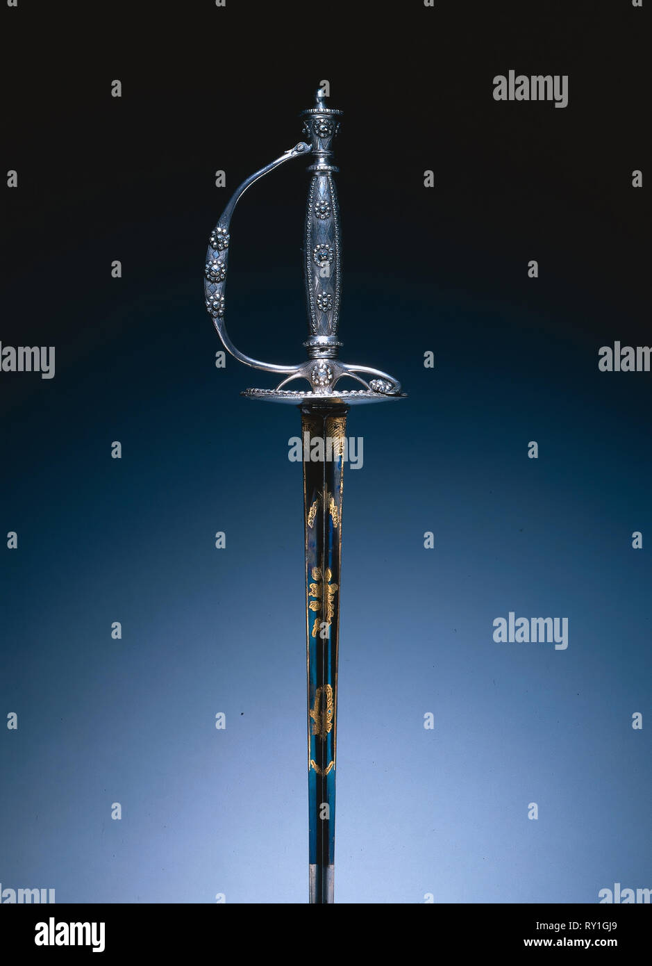 Blade partially blued hi-res stock photography and images - Alamy