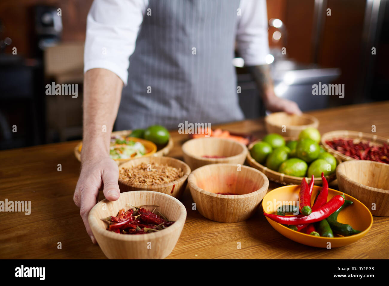 Hand holding spices hi-res stock photography and images - Alamy