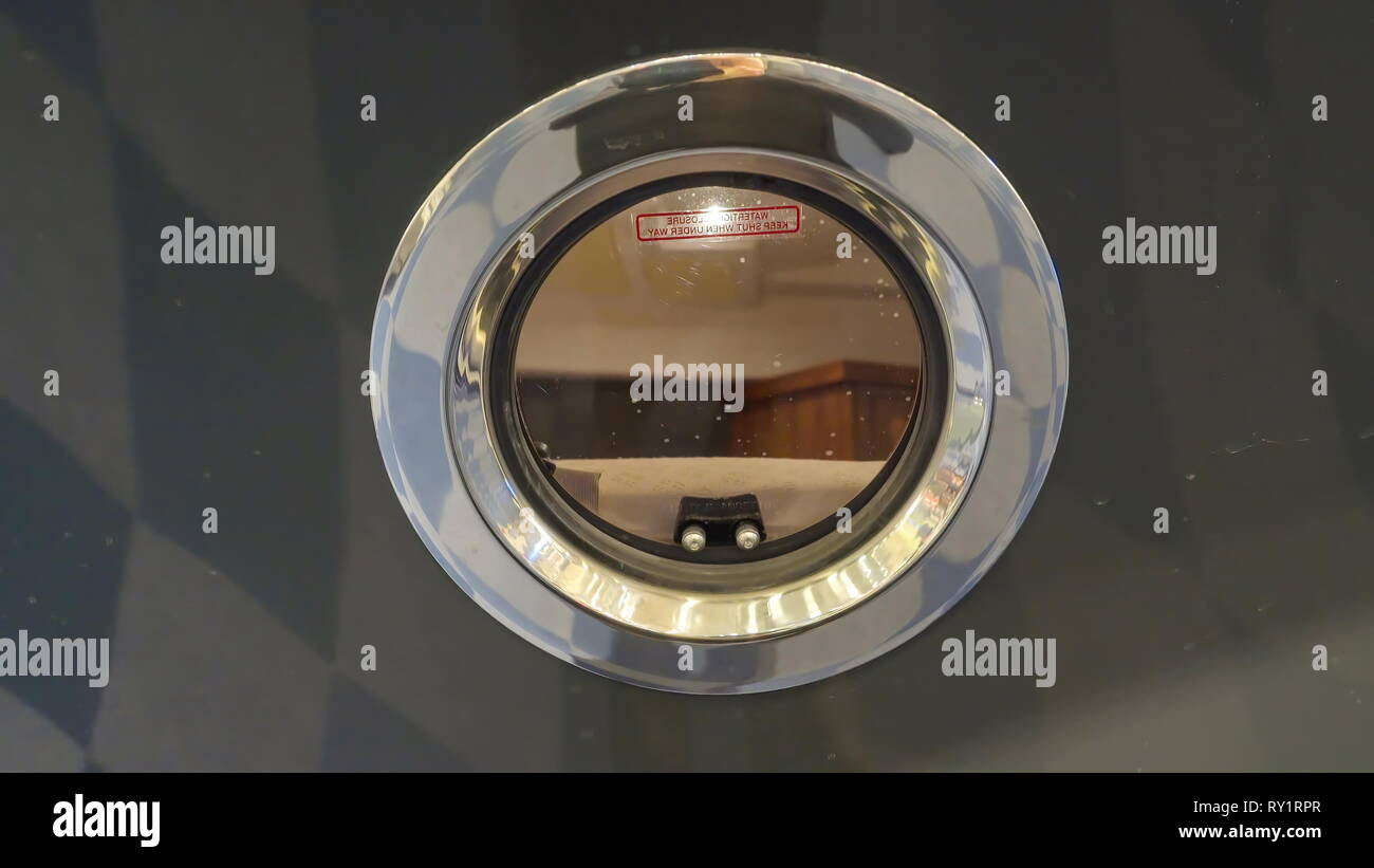 Round boat window hi-res stock photography and images - Alamy