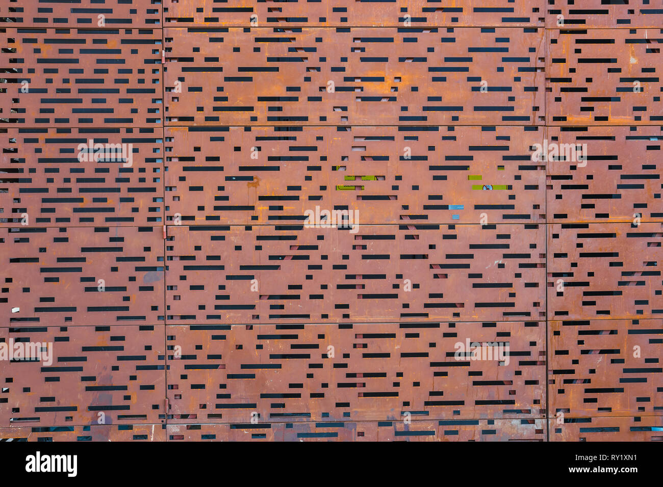 Rust coloured corten steel hi-res stock photography and images - Alamy