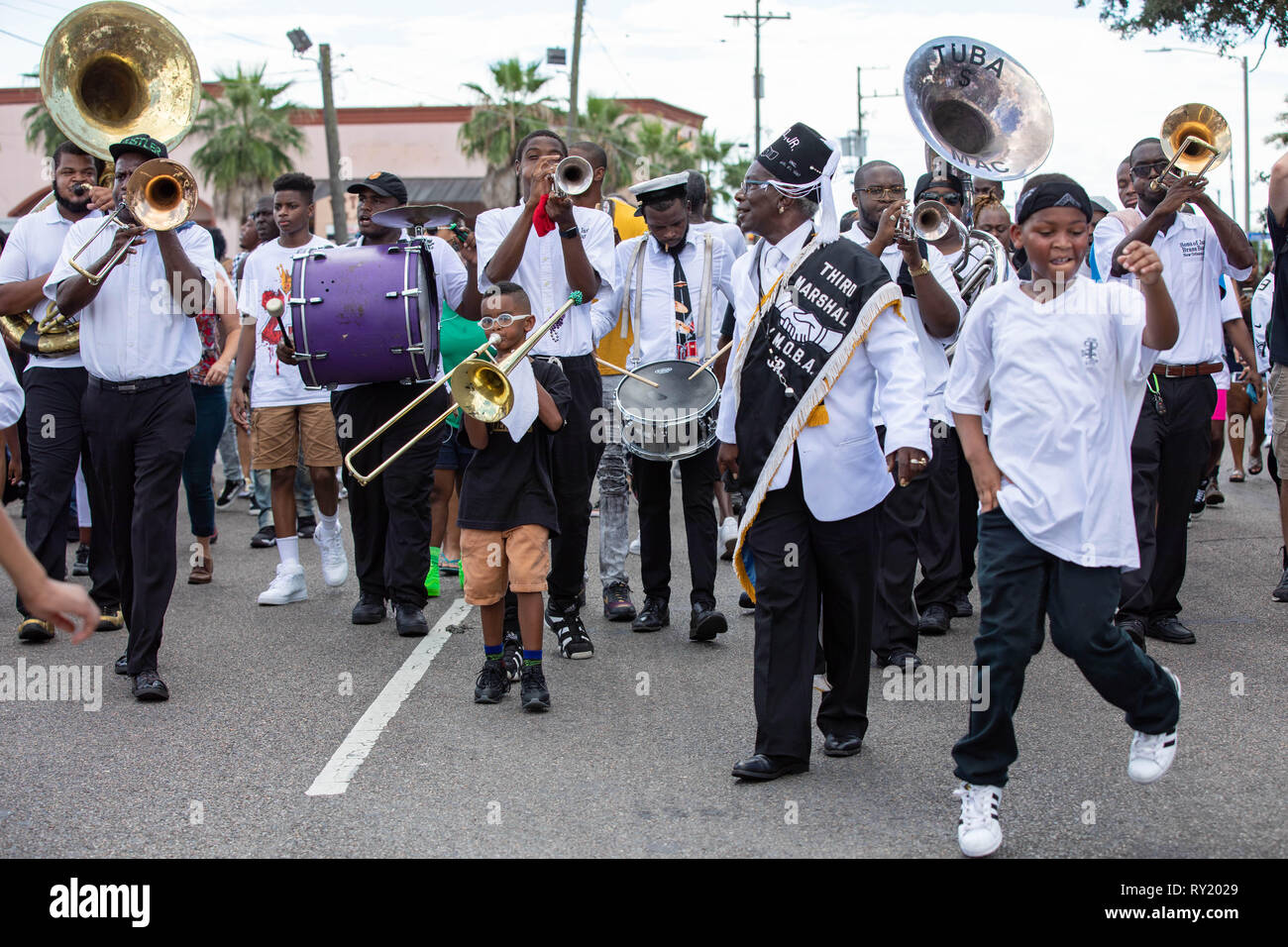 Second line parade hi-res stock photography and images - Alamy