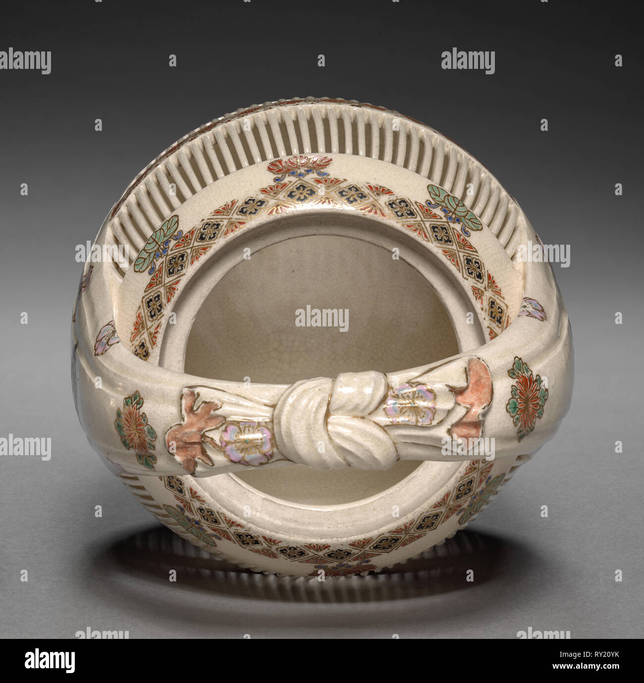 Satsuma ware pottery hi-res stock photography and images - Alamy