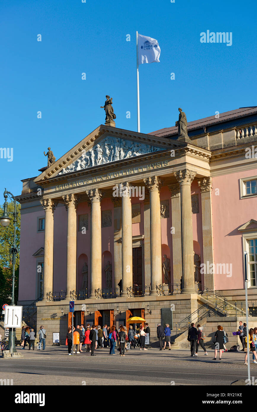Berlin opera house hi-res stock photography and images - Alamy