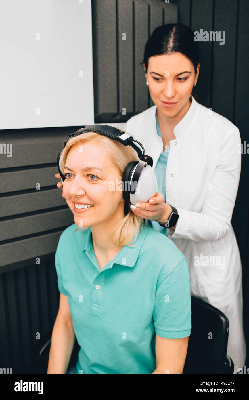 Hearing test hi-res stock photography and images - Alamy