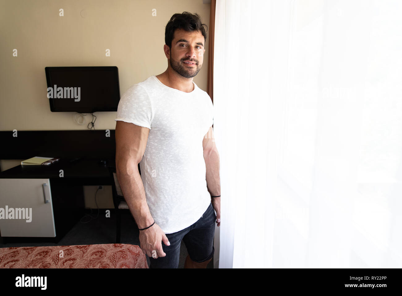 Guy looking through window hi-res stock photography and images - Alamy