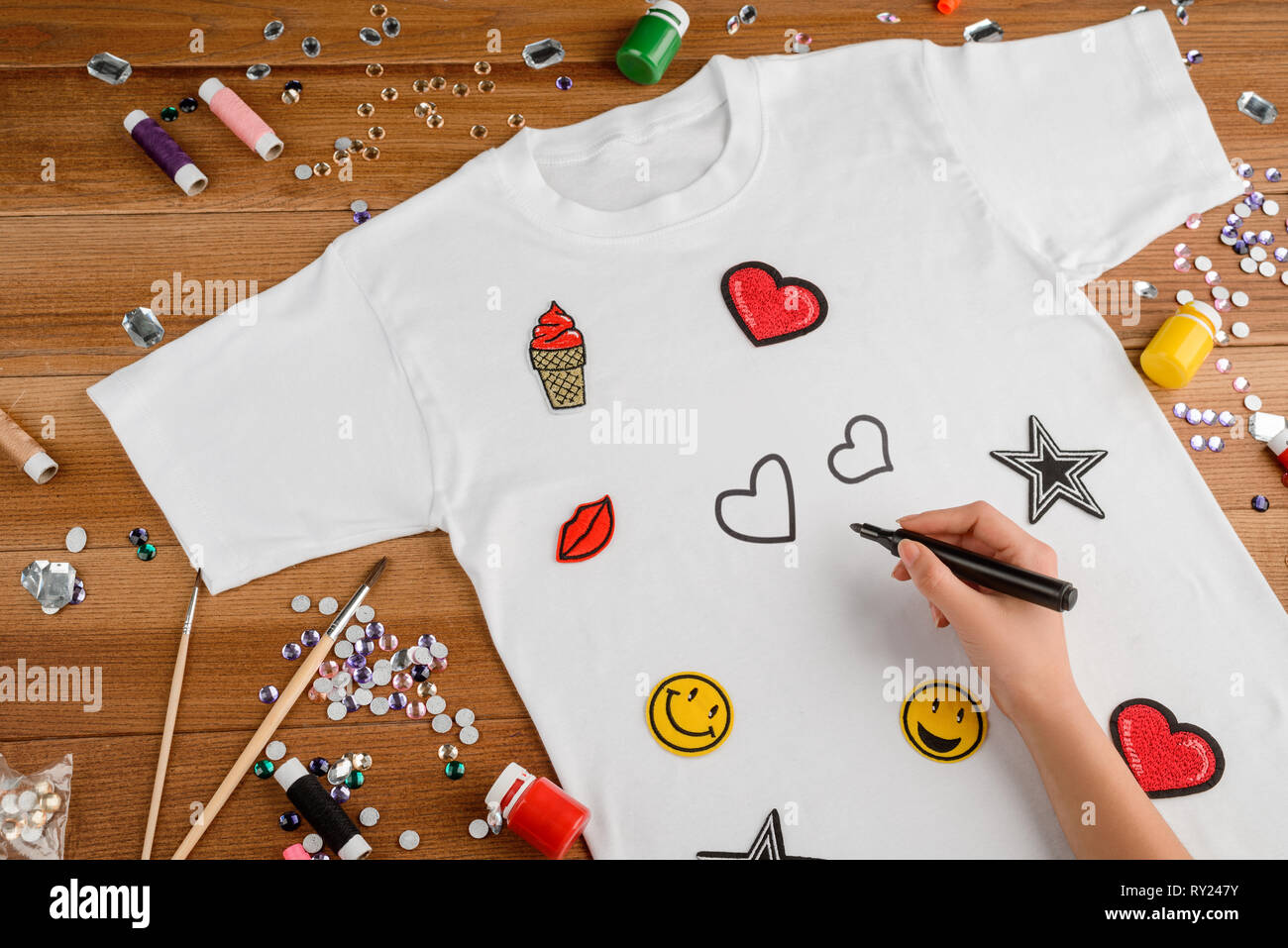 Drawing on a t shirt hi-res stock photography and images - Alamy
