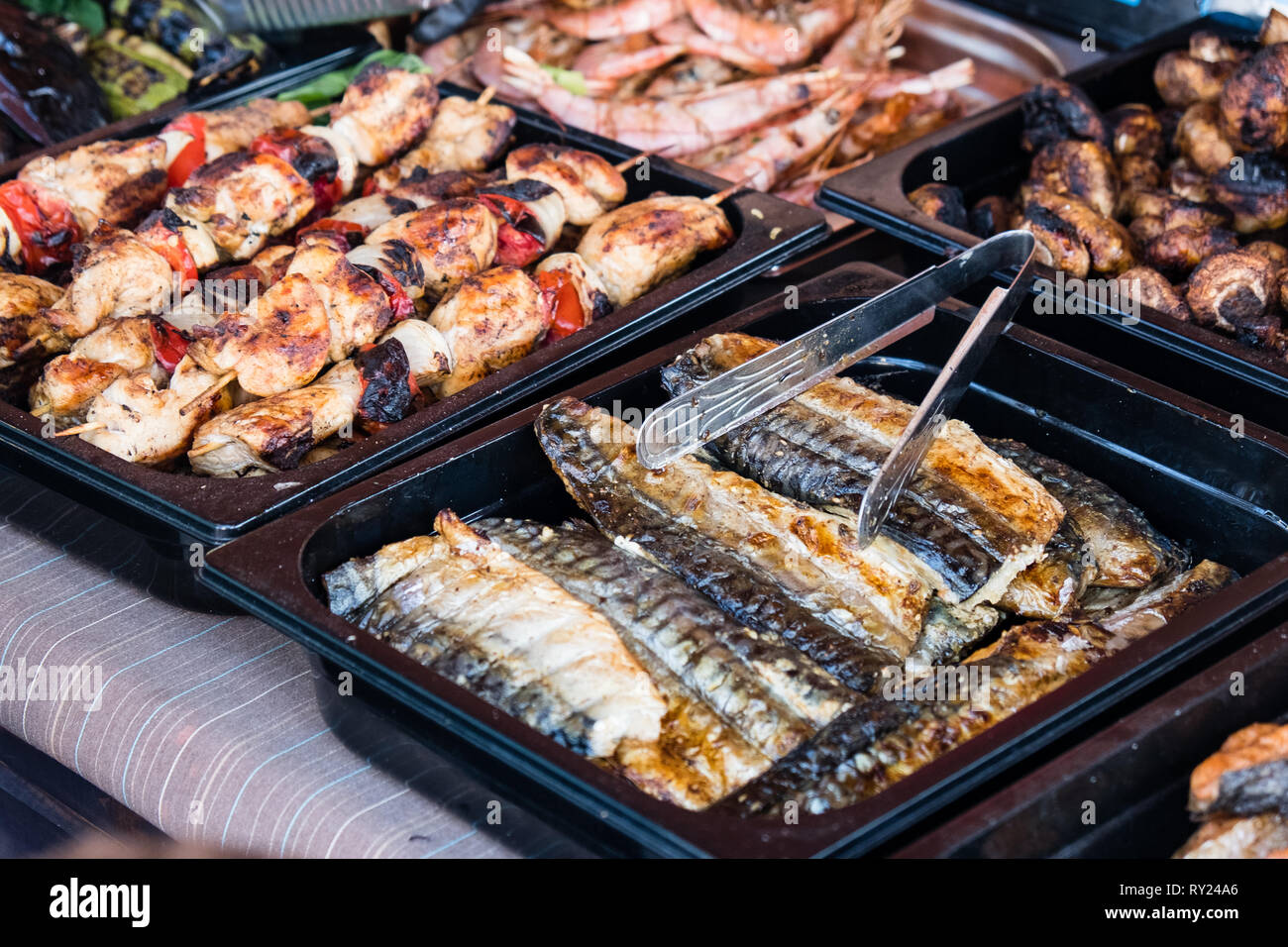 Gathering at fish market hi-res stock photography and images - Alamy
