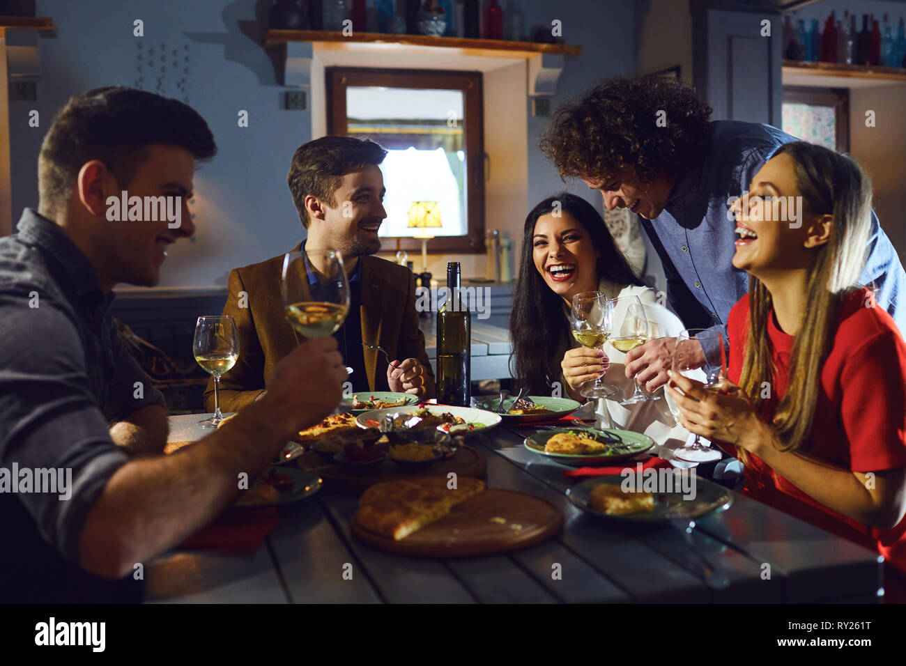 People talking at a dinner party hi-res stock photography and images ...