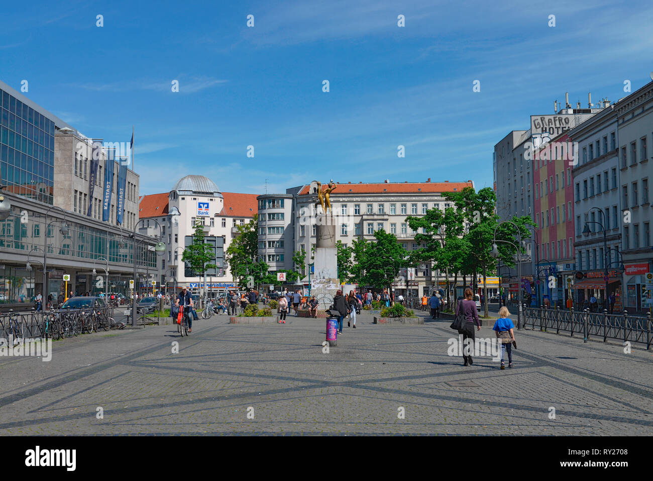 Hermannplatz, Neukoelln, Berlin, Deutschland Stock Photo - Alamy