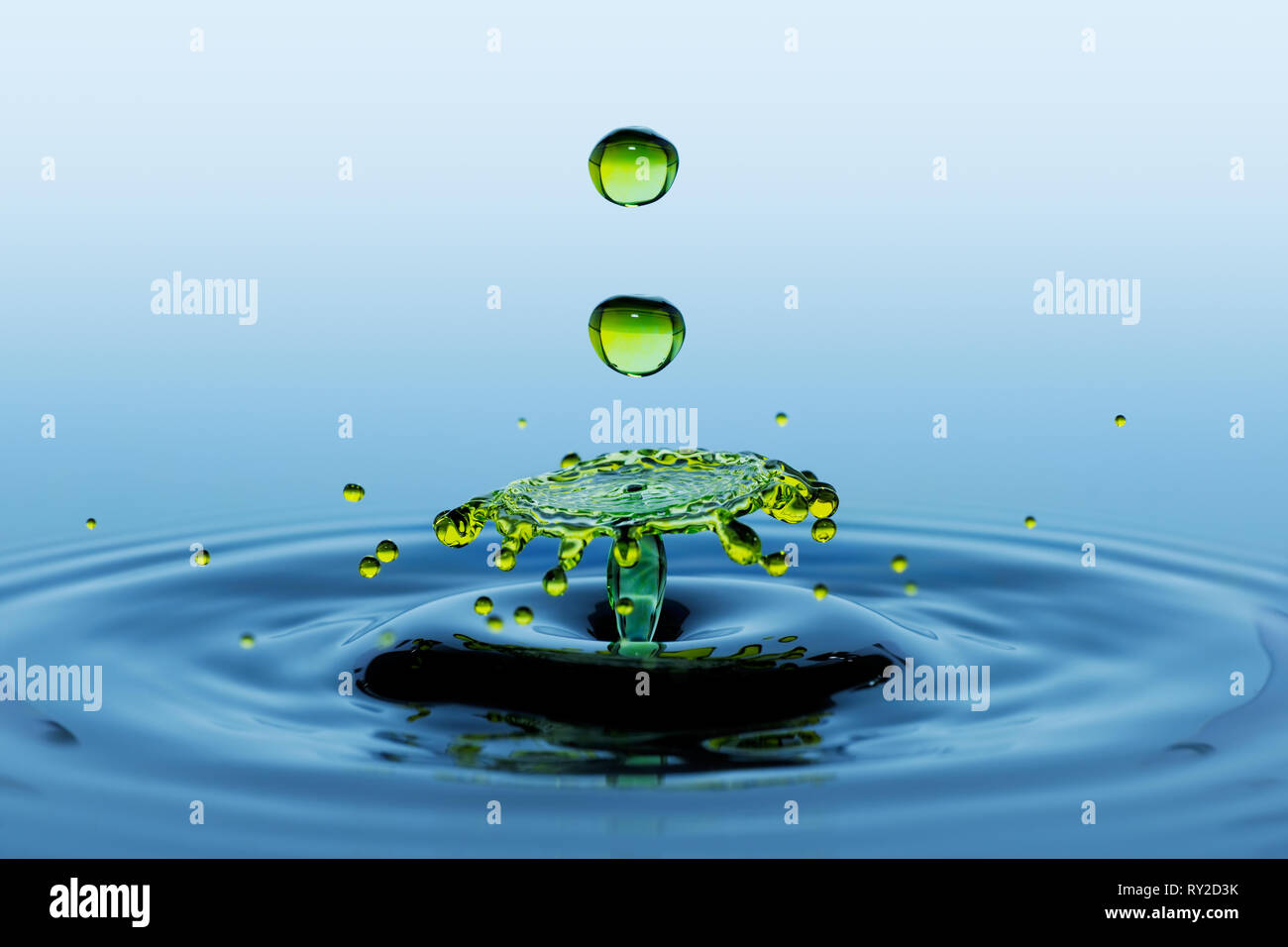 Shape collision hi-res stock photography and images - Alamy