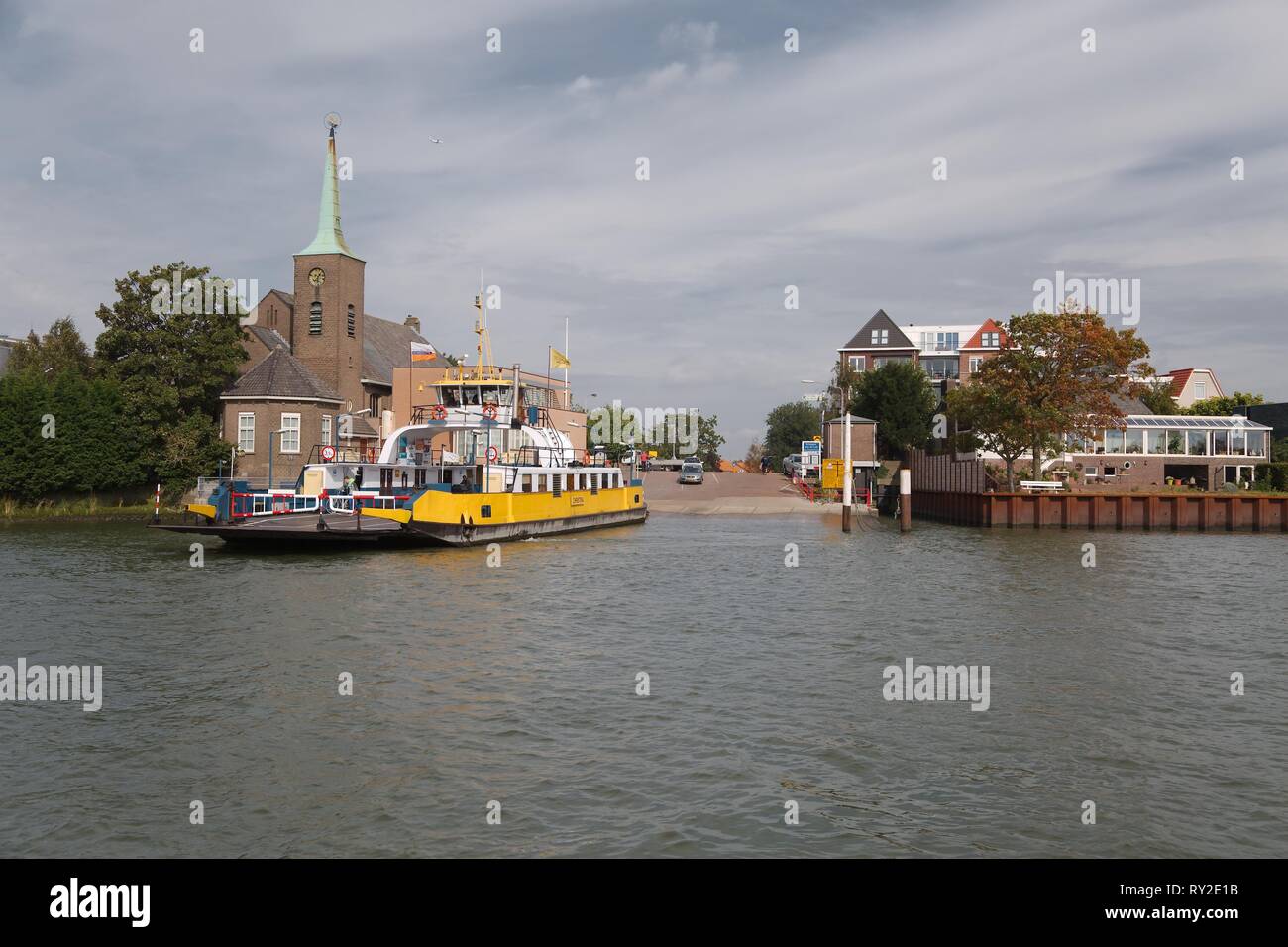 Rotterdam boat riverbank hi-res stock photography and images - Alamy