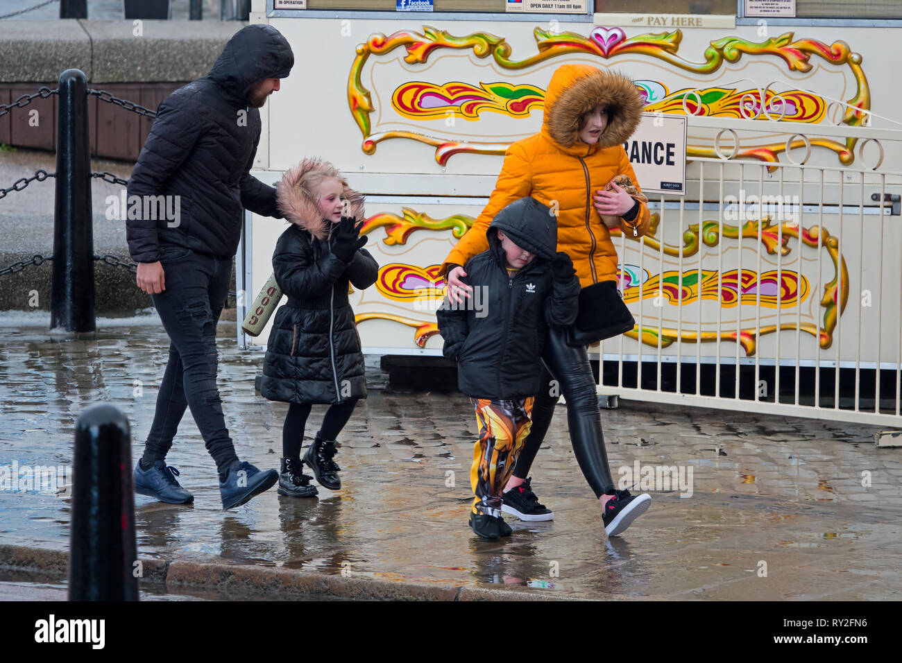 Children windy hi-res stock photography and images - Alamy