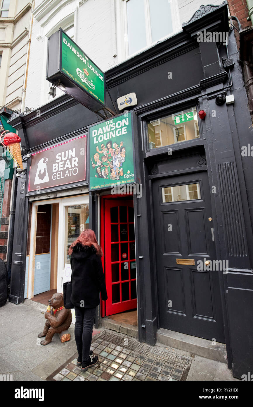 The smallest pub hi-res stock photography and images - Alamy