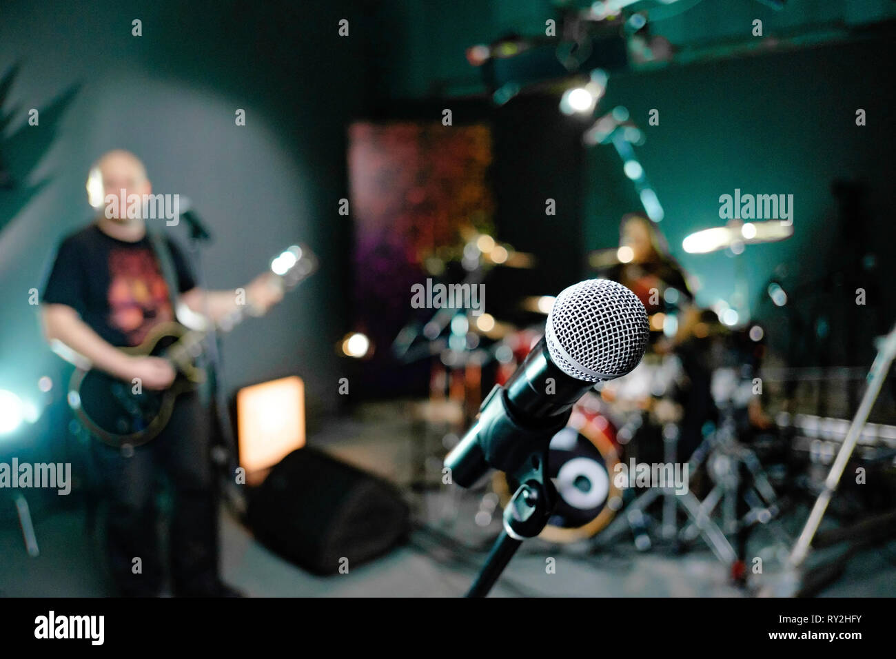 microphone in the recording studio Stock Photo - Alamy