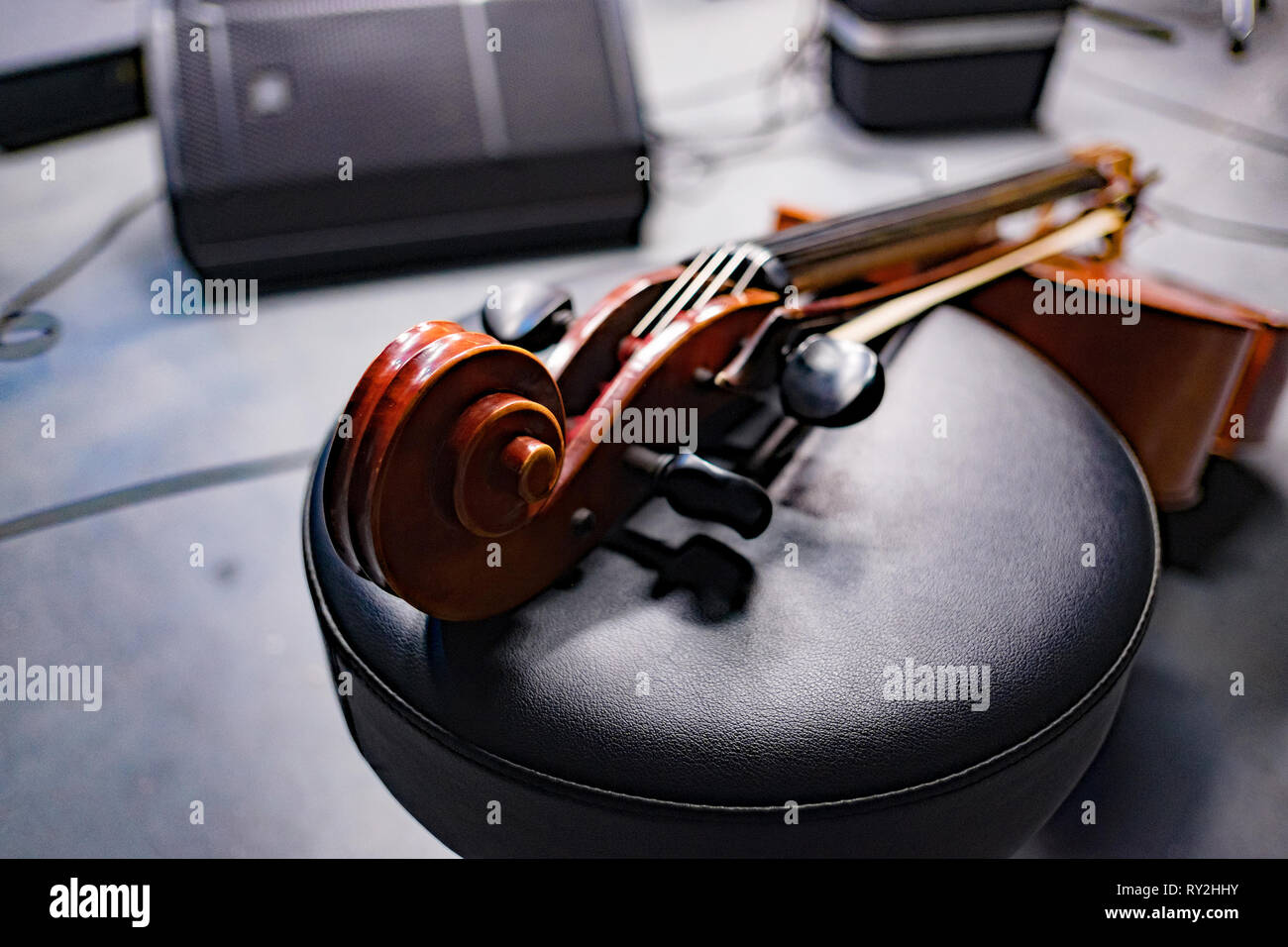 Recording studio orchestra hi-res stock photography and images - Alamy